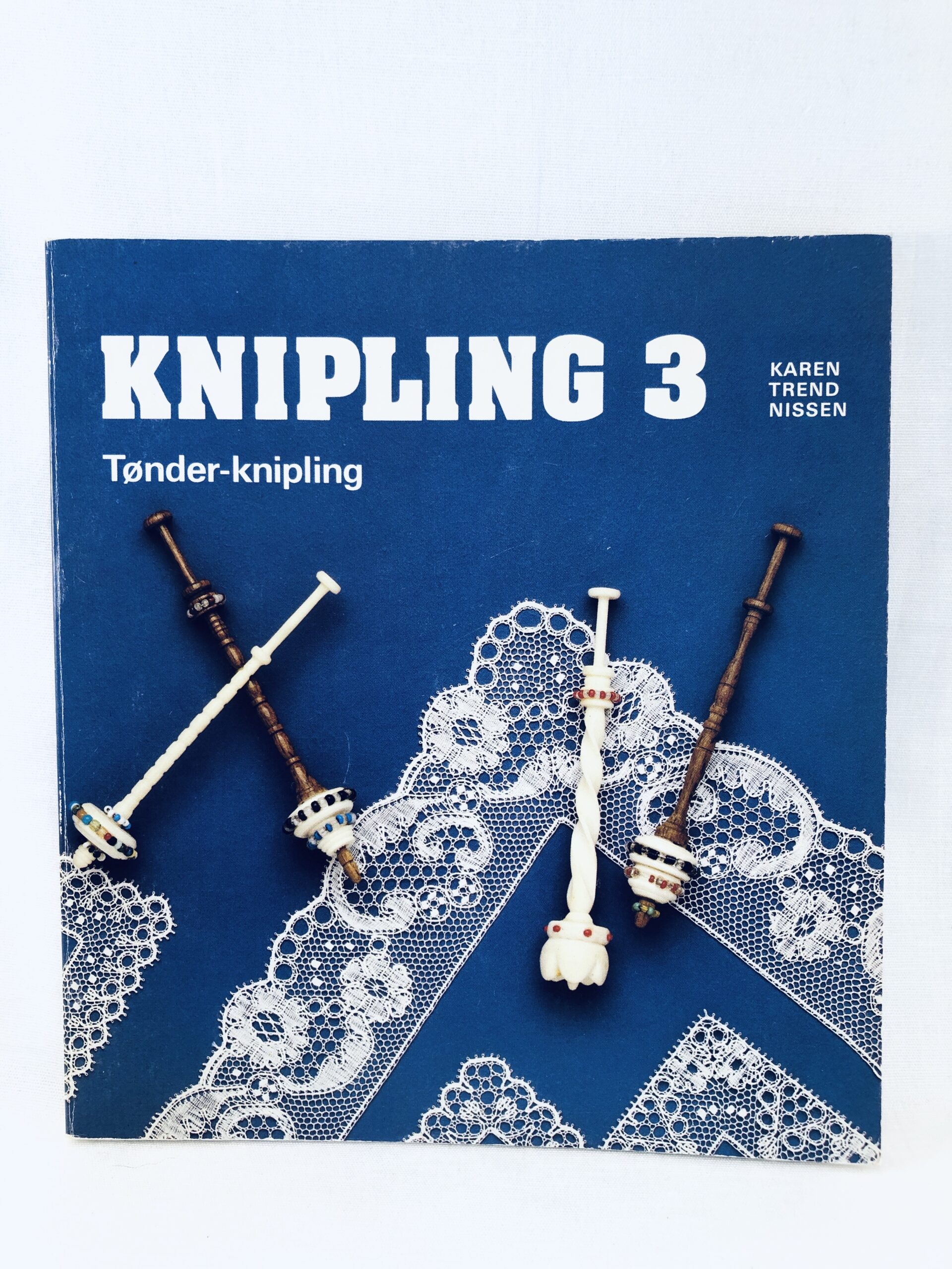 “Knipling 3 – Tønder-knipling” – Retro Lopperne