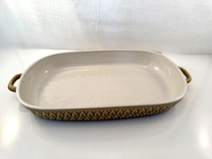 Aflangt fad med hanke – Relief. – Retro Lopperne